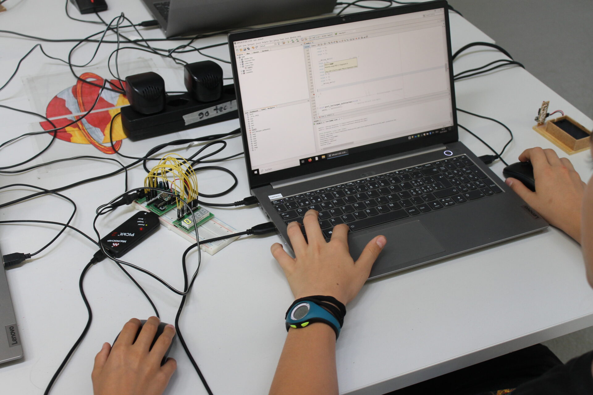 Measuring, controlling, and switching with PIC microcontrollers | SIG Areal